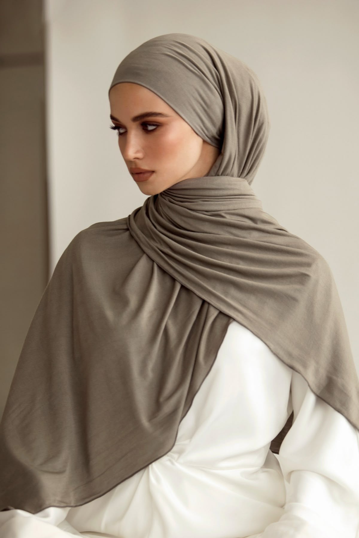 Hijab Fashion Trends 2026: Colors, Fabrics, and New Styling Ideas – Minnaba